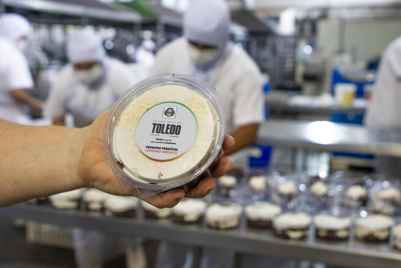 Produção do bolo de aniversário de Toledo movimenta a Cozinha Social ...